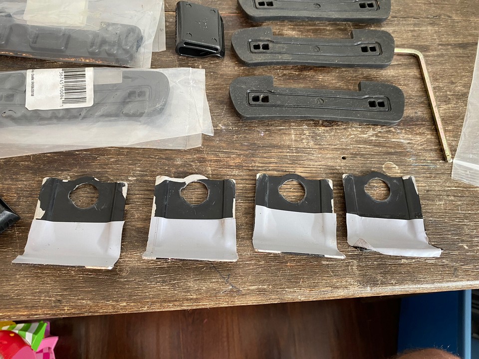 4 Yakima Q5 Clips w/ 6 A Pads for Q Towers 8000605 Q 5 Plus Other Parts ...