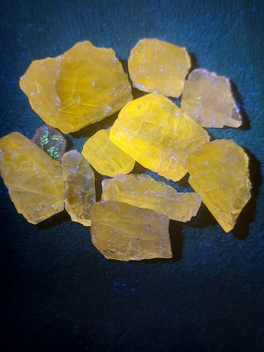 104-Carat Natural Fluorescent Wernerite Scapolite Crystals from ...