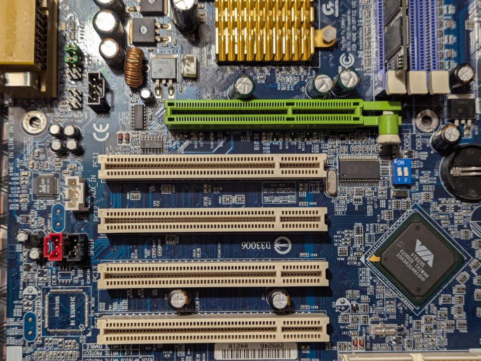 GIGABYTE GA-7VA + AMD Athlon XP 1800+ 1GB DDR + Dissipatore Slot AGP ...
