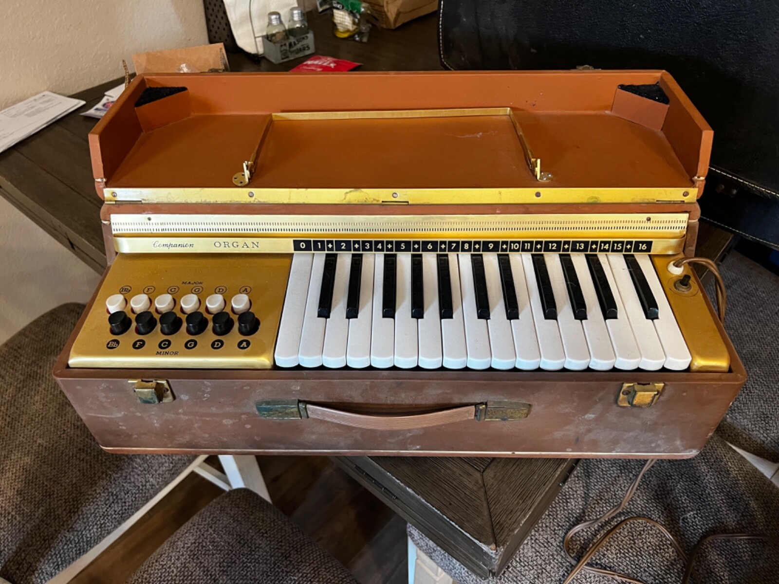 VINTAGE ORCOA COMPANION PORTABLE ORGAN. MODEL 211. MADE IN ITALY. | eBay