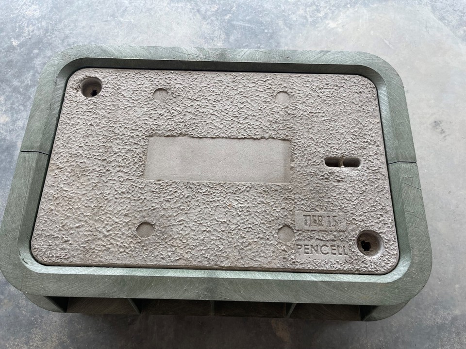 Hubbell Pencell 11" x 18" x 9" HDPE Handhole w/ Tier 15 Cover, Blank | eBay