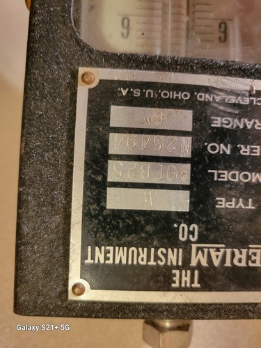 The Meriam Instrument Company Model 30EB25 well-type manometer Salvaged ...