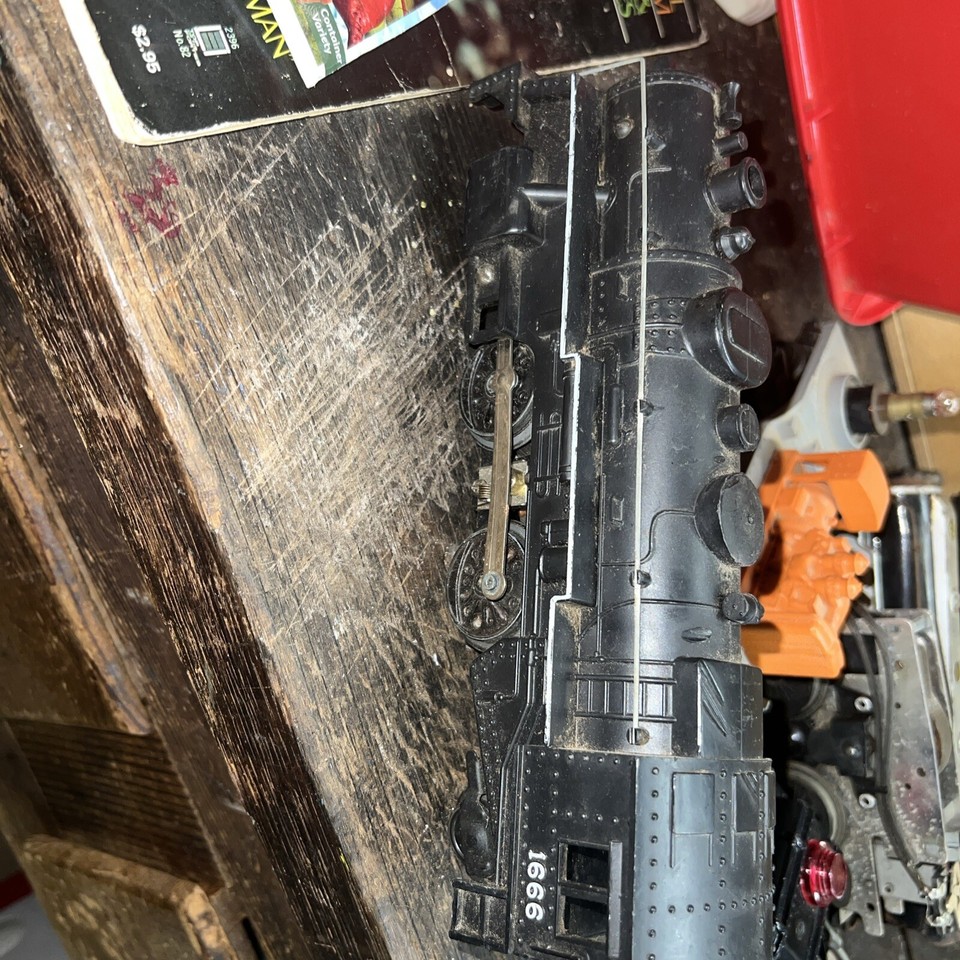 Lot Of Vintage Trains Marx Locomotive 1666 & Searchlight 3250 & More ...