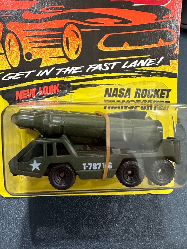 MOC Matchbox 1995 Die Cast NASA Rocket Transporter #60 Rocket is ...