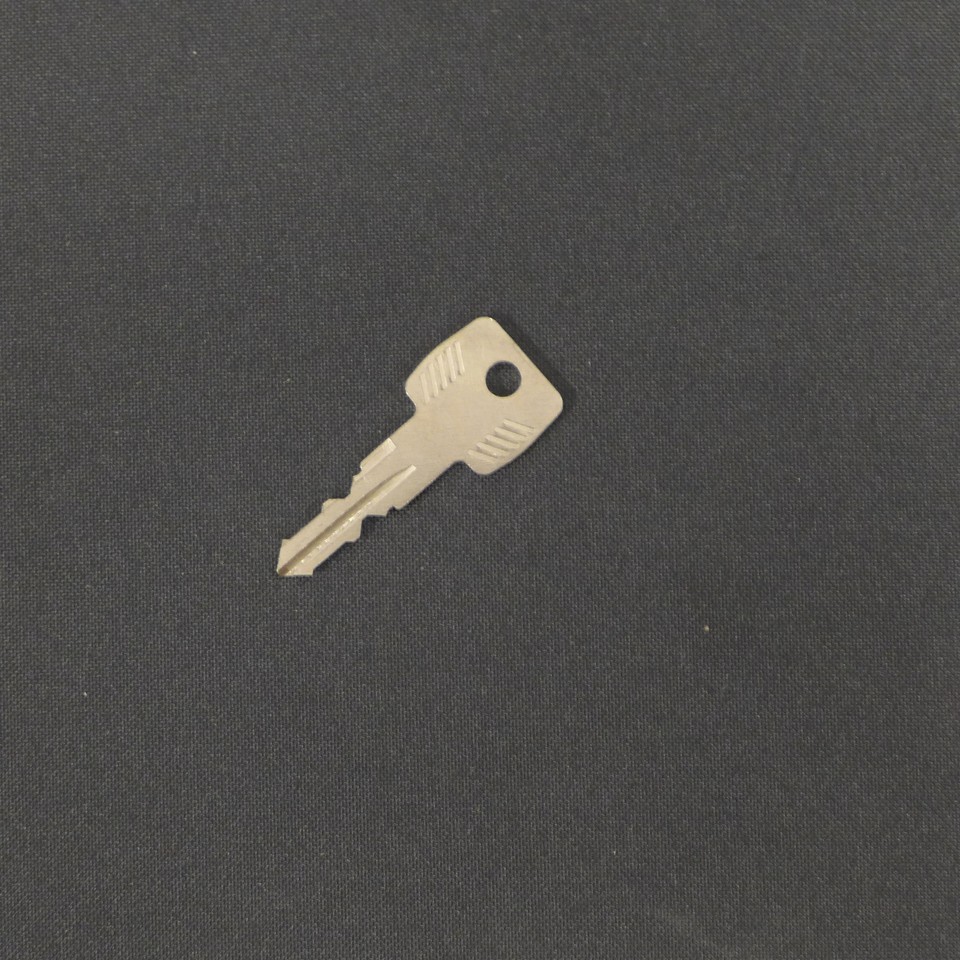 Thule Spare Key Steel N246 for Roof Bars Boxing Bike Mount Rear Rack ...