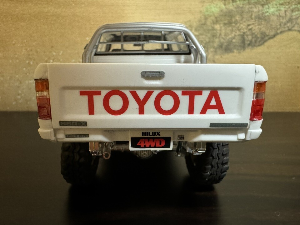 Aoshima 1/24 Built & Painted Toyota Hilux LN107 Off-road Customized | eBay