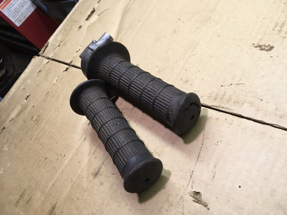 Yamaha AS3 125 Twin,THROTTLE & BOTH GRIPS 1973.GENUINE.POSSIBLE RD125 A ...