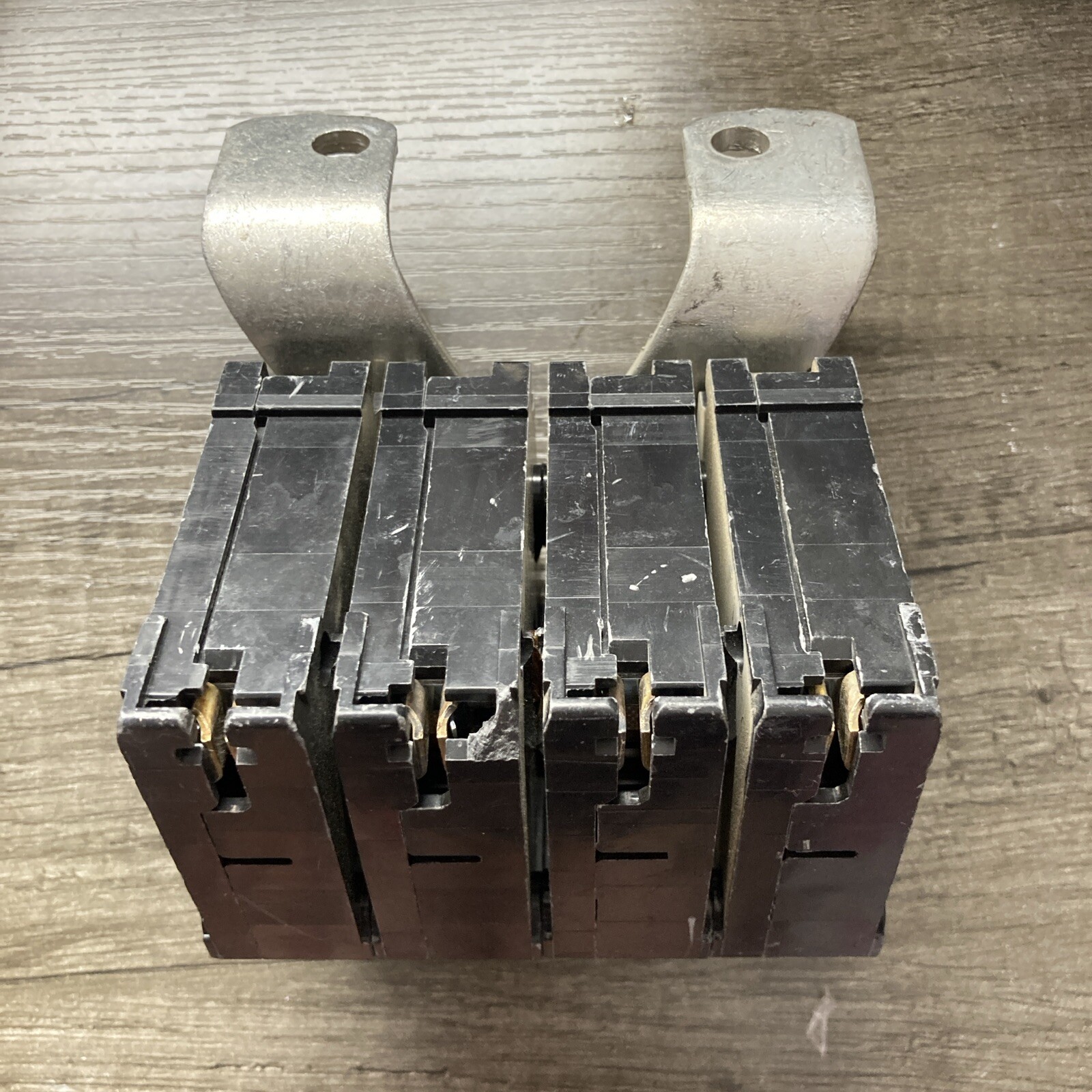 SIEMENS EQ9685 4 Pole 200 AMP Type EQ EQ-P Main Circuit Breaker Minor ...