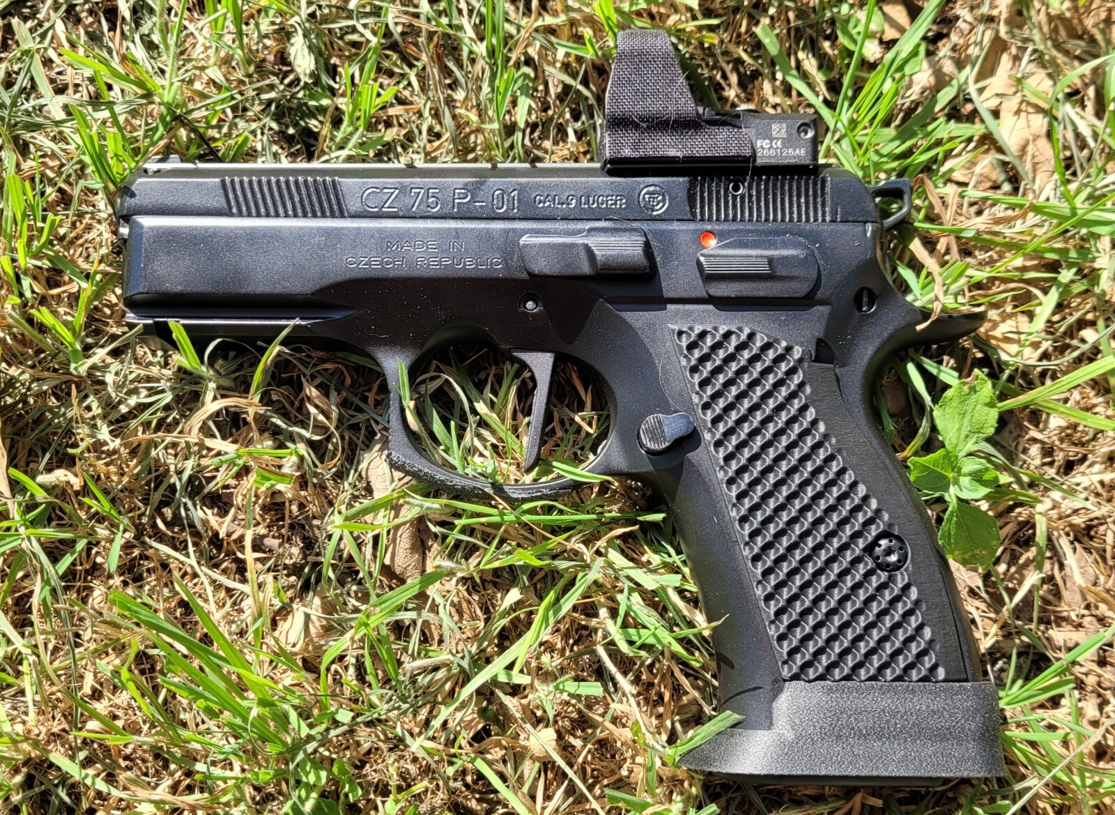 CZ Compact P01/PCR Magwell W/ 2 Sets Of Short Grips In Black and White ...