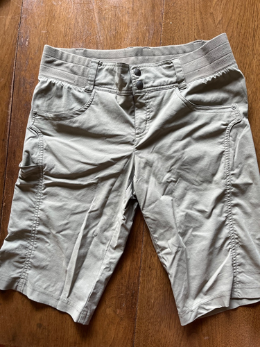 Title Nine Shorts Women's green 8 Clamber Bermuda Short 13" Hiking ...