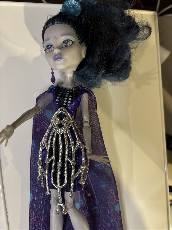 Monster High Boo York Elle Eedee Doll With Cape & Shoes | eBay