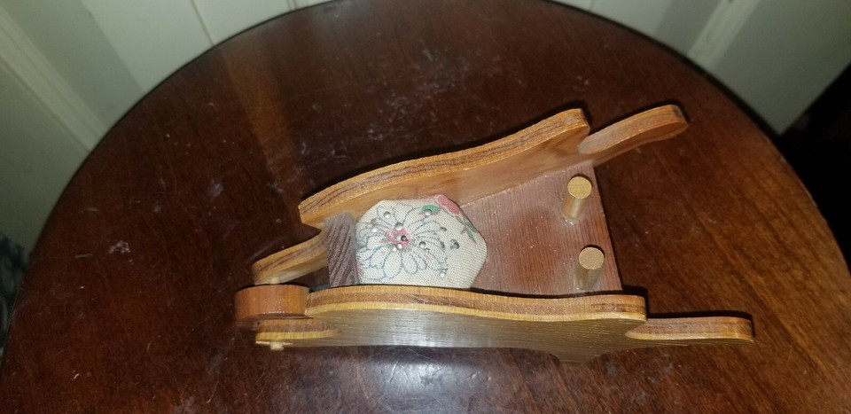 VINTAGE NIAGARA FALLS WOOD WHEELBARROW PIN CUSHION SPOOL HOLDER | eBay