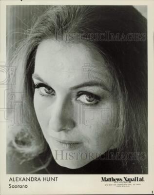 Press Photo Soprano Alexandra Hunt - nei06275 | eBay