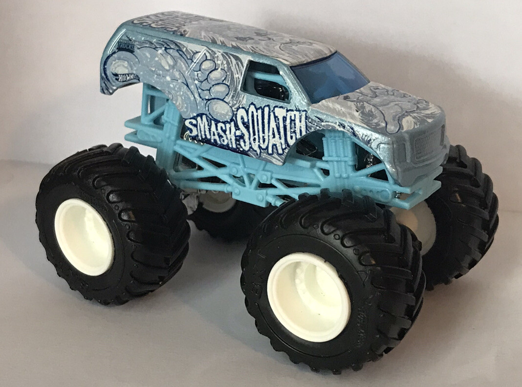 Hot Wheels Monster Jam Smash-Squatch Ice Custom 1:64 Truck Rare HTF ...