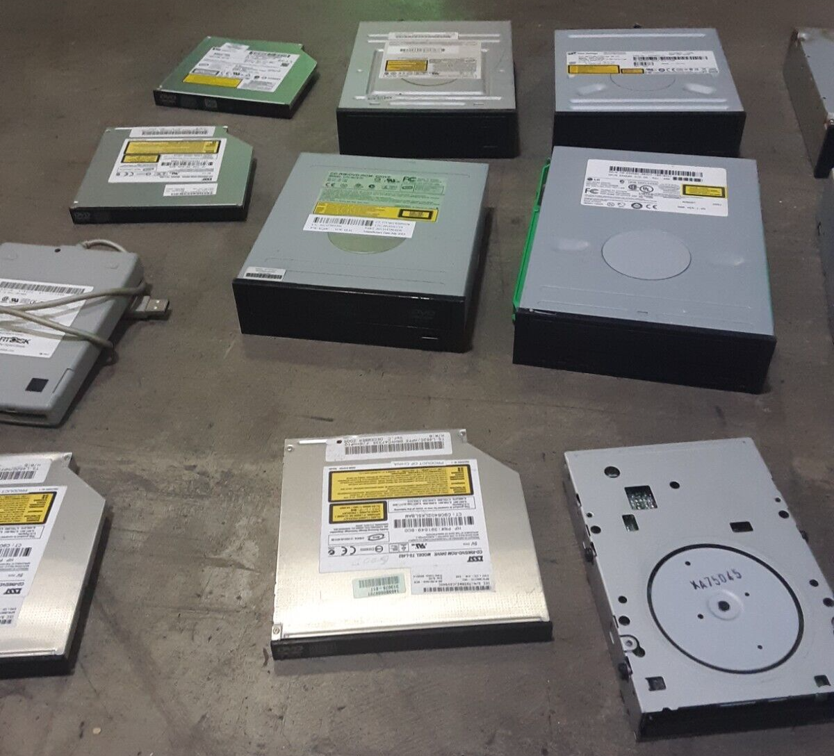 **Lot of 16** CD-ROM/DVD-ROM Internal Drives COMPUTER REPAIR PARTS ETC ...