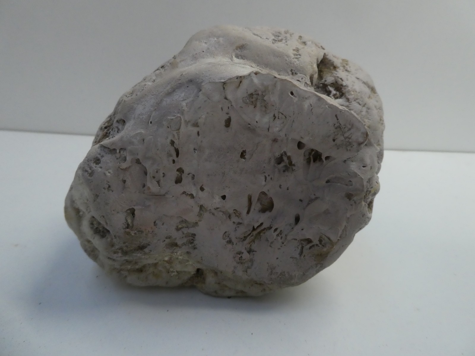 VINTAGE POTTERY STATUE FIGURINE HOBBIT GNOME PIXIE SMOKING PIPE ON ROCK ...