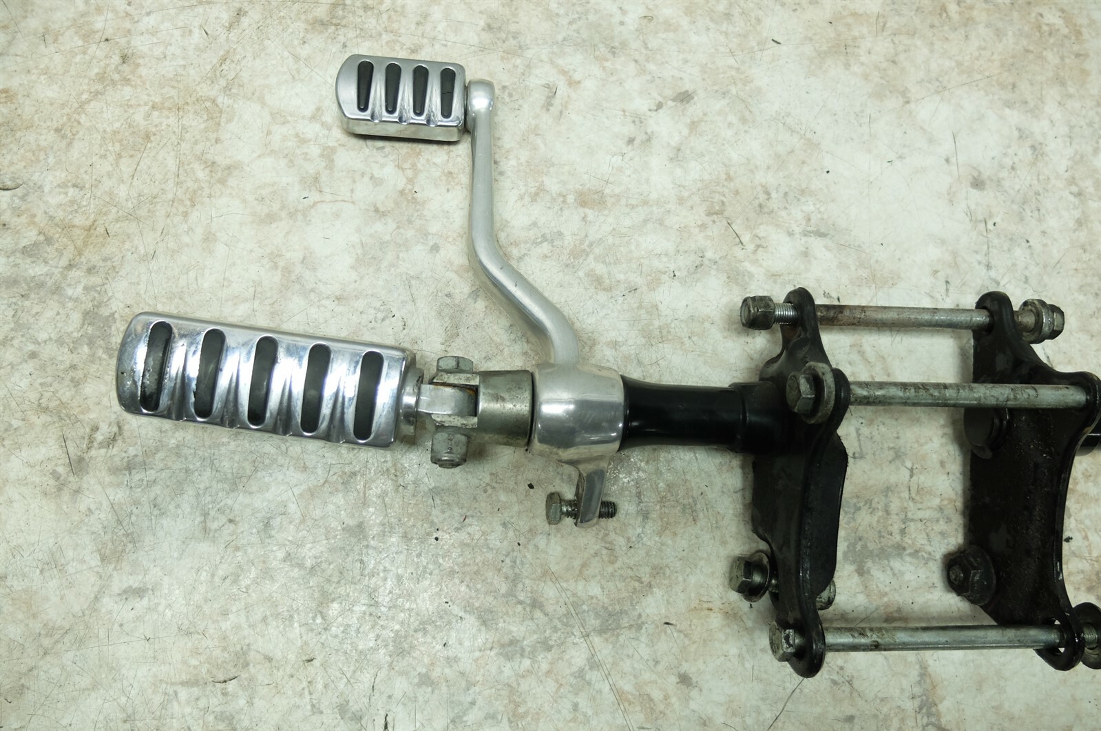 00 Harley Davidson Sportster XL 883 front foot rest pegs mount pedals ...