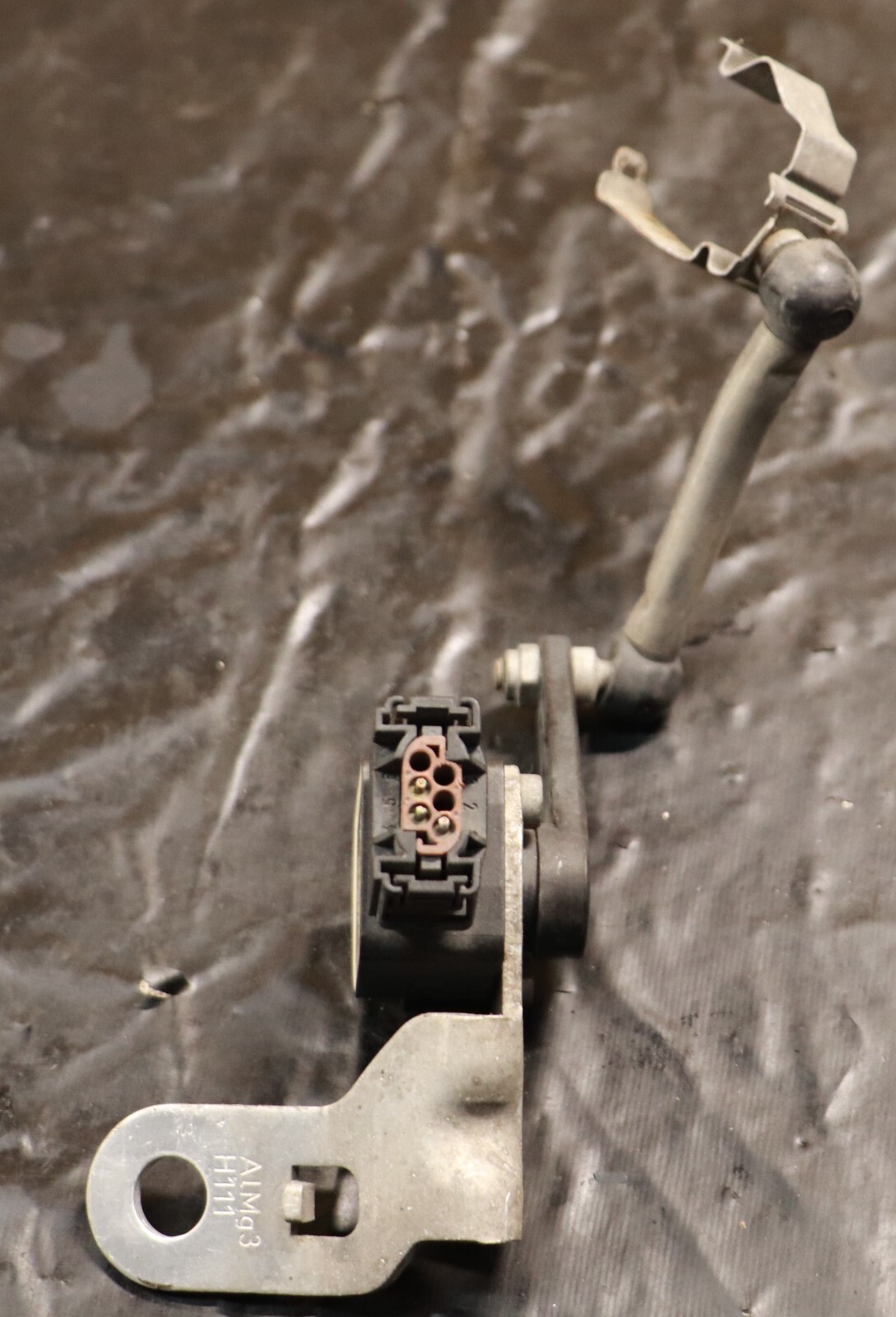 REAR LEVEL SENSOR ANGLE RIDE HEIGHT WITH BRACKET OEM BMW E88 E90 E92 ...