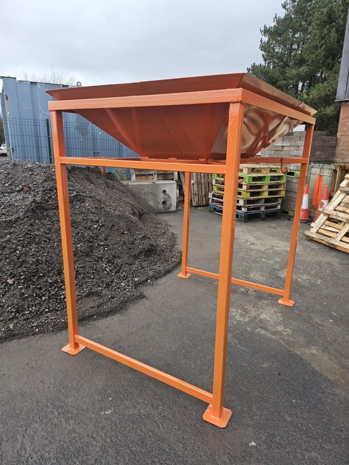 AGGREGATE BULK BAG BAGGING HOPPER SAND LOGS WASTE FREE UK MAINLAND ...