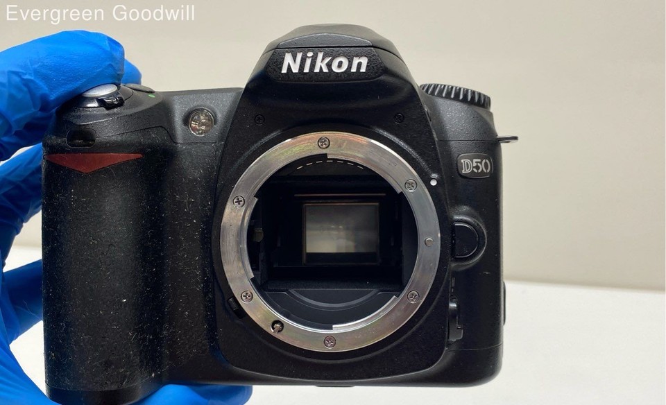 Nikon D50 DSLR Digital Camera Body w/ Battery 6.1 MP Powers On for P/R ...