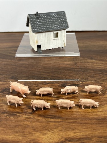 Revell HO Scale Farm Chicken Coop And 8 Pigs Train Accessories Animals ...