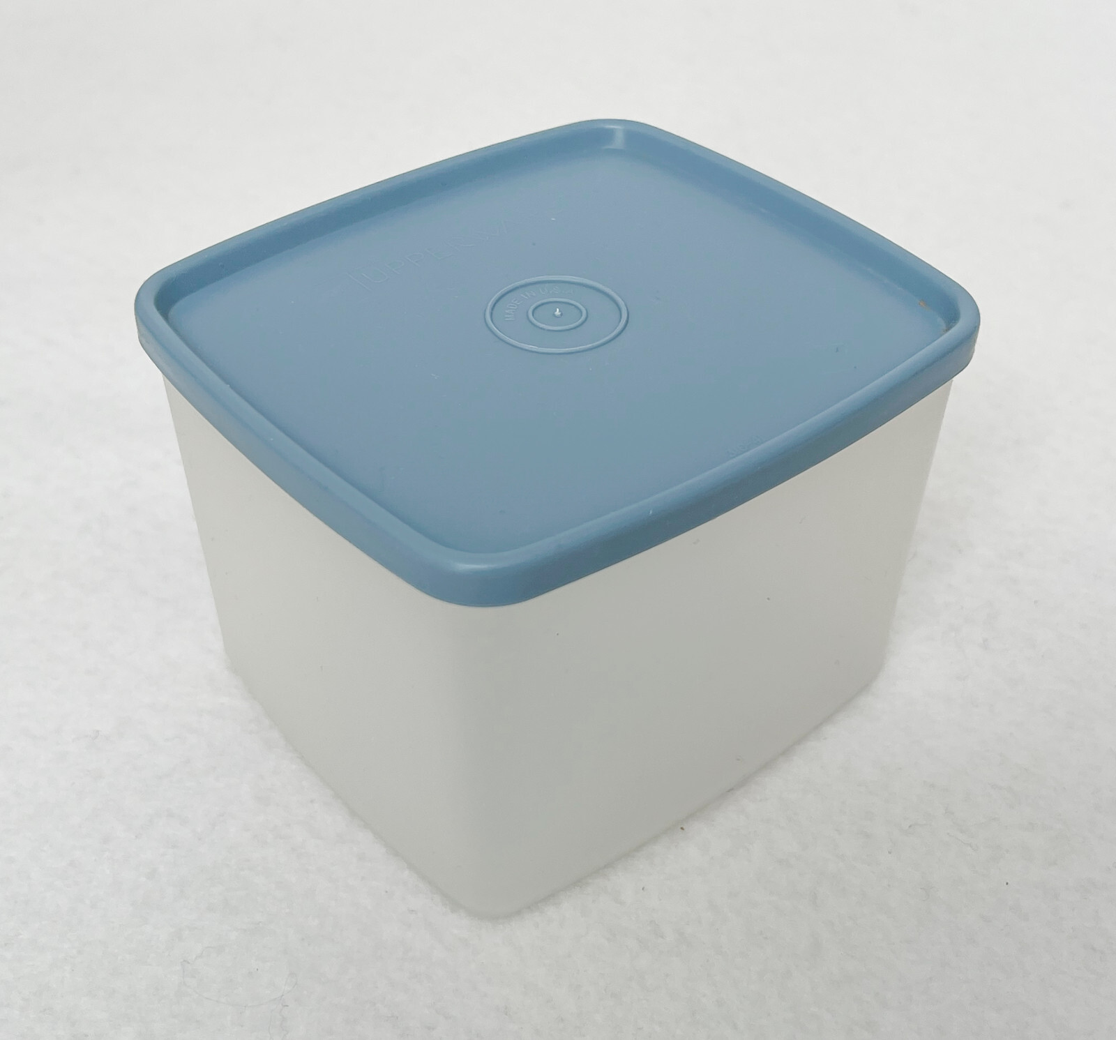 Tupperware 30-Oz. Square Round Container with Light Blue Seal | eBay