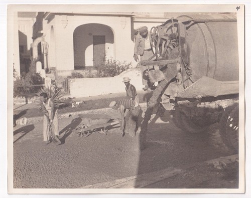 CUBAN CONSTRUCTION WORKERS STREETS PAVING PROCESS CUBA 1940s VTG Photo ...