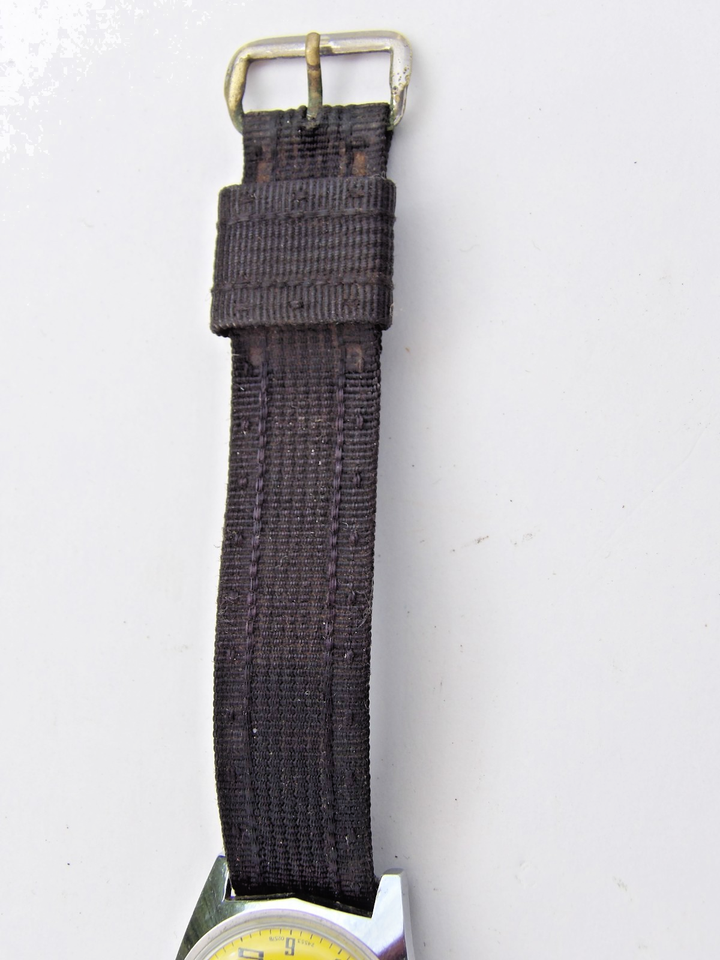 ORIGINAL vintage BSA CUB SCOUTS wristwatch TIMEX WIND UP + DATE yellow ...