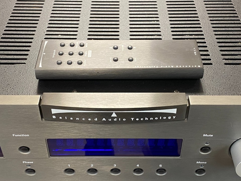 Balanced Audio Technology (BAT) VK-50SE Tube Preamplifier XLR in ...