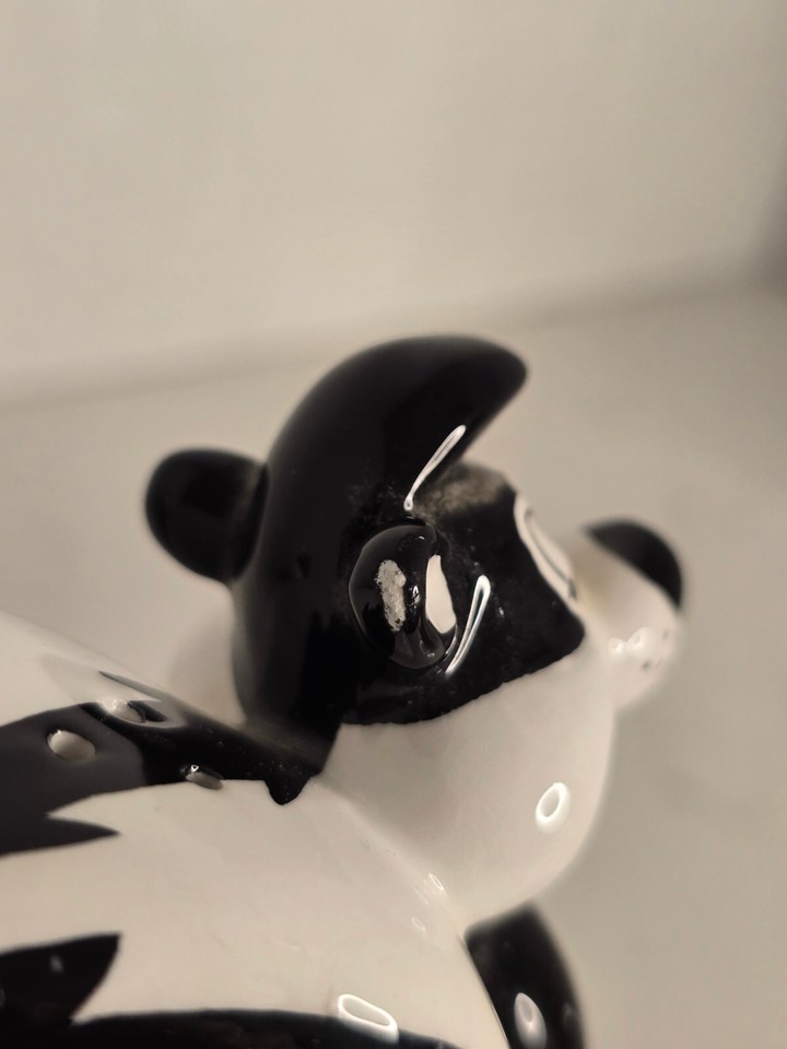 Pepe Le Pew Salt Pepper Shakers Penelope Warner Brothers WB Looney ...