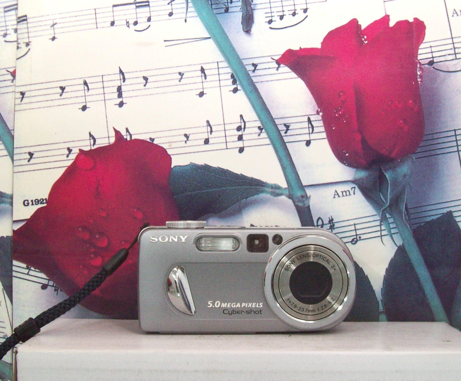 Sony Cyber-shot DSC-P10 5.0MP Digital Camera - Silver + 1GB SanDisc ...