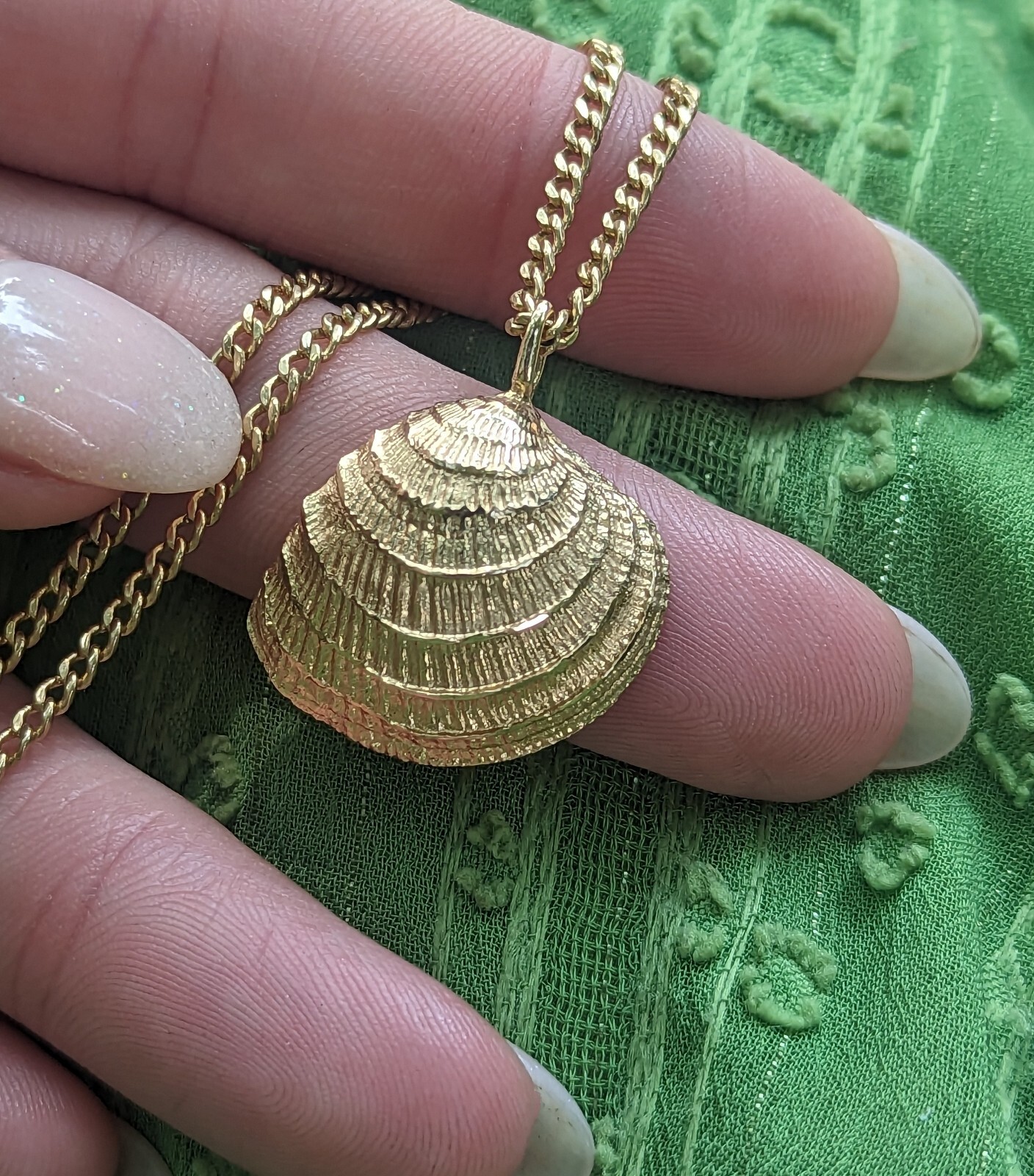 CHARM 14K VENUS shell pendant beach 4.8g MERMAIDCORE yellow gold ...