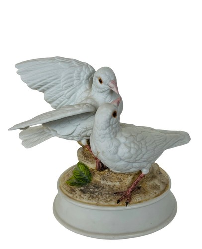 White Doves Music Box Gorham Gift Japan figurine birds pigeon musical ...