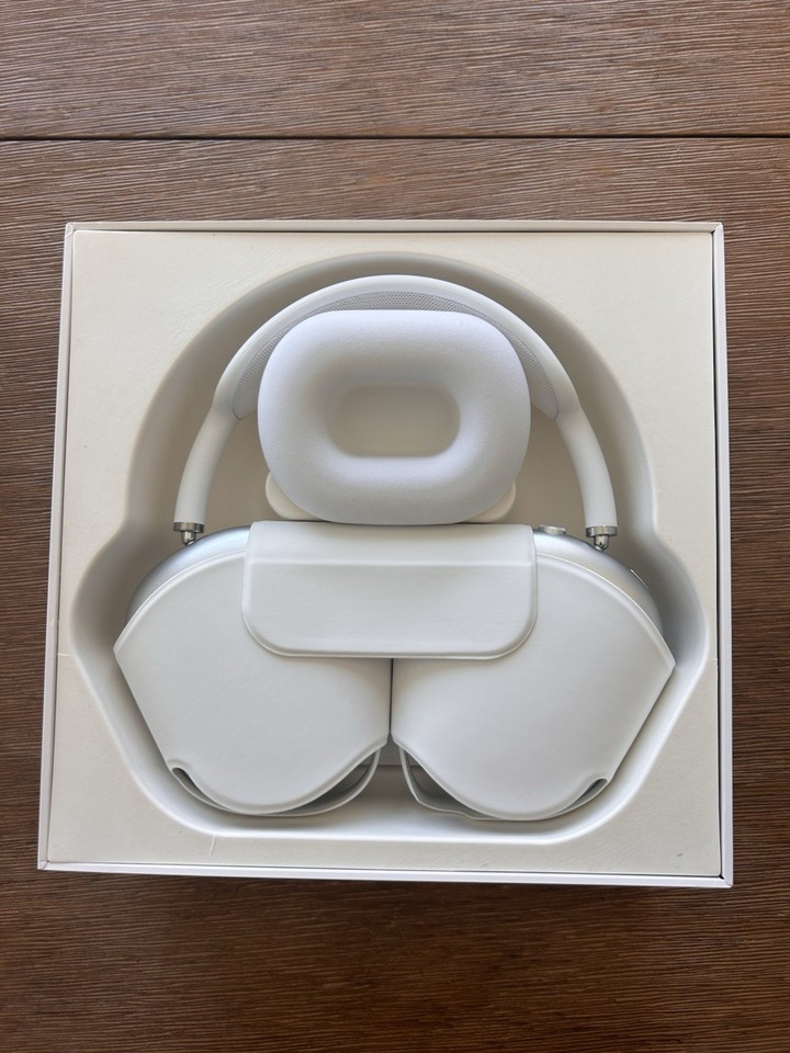 Never Used AirPod Max Silver W/ White Headband Comes With Everything ...