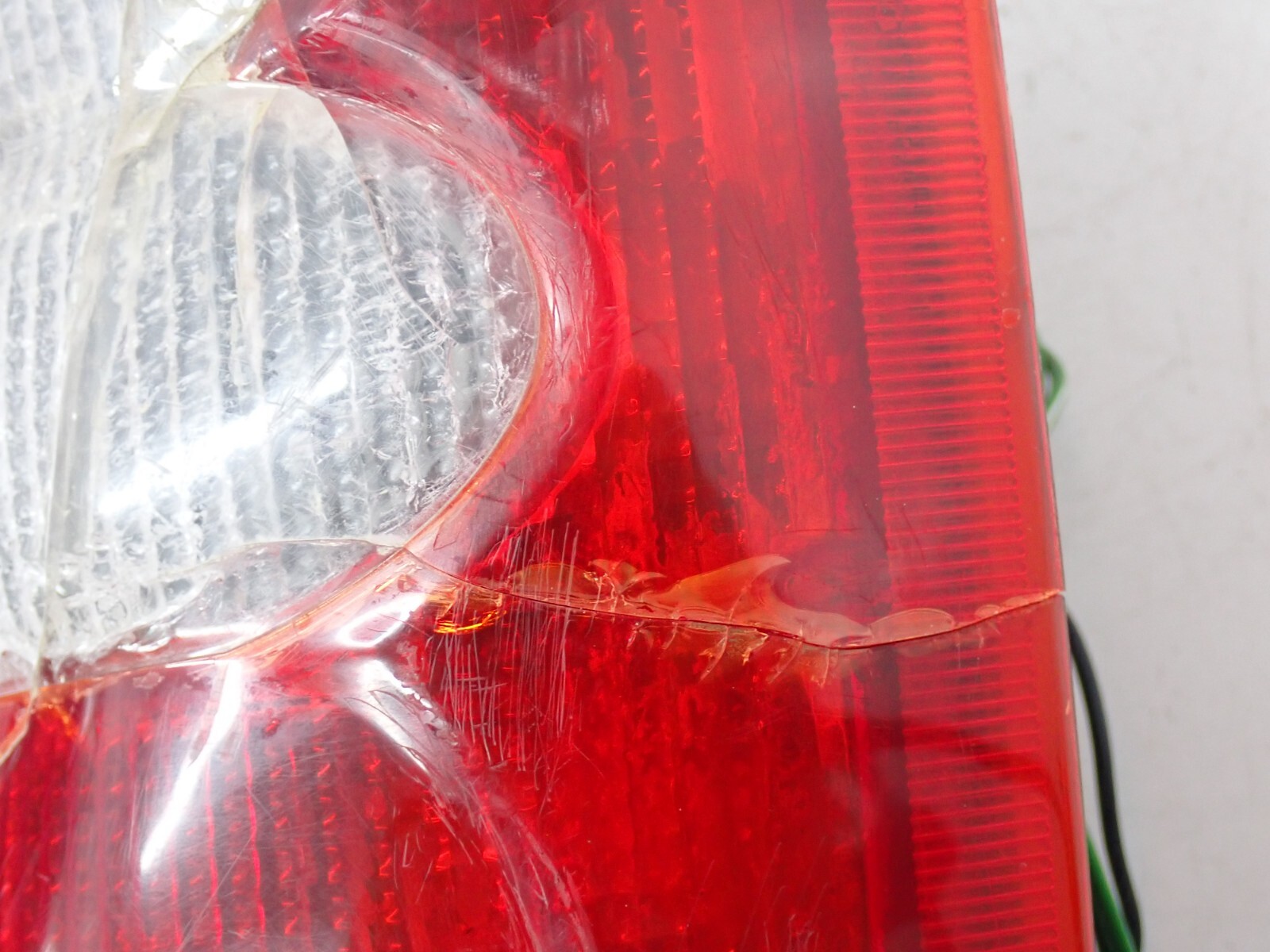 PROTON JUMBUCK / ARENA REAR LEFT PASSENGER SIDE LIGHT (CRACKED LENS ...