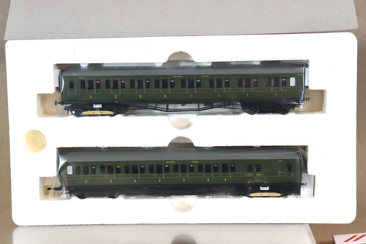 HORNBY R3161 DCC READY SOUTHERN SR 2-BIL ELECTRIC 2114 EMU LOCOMOTIVE ...