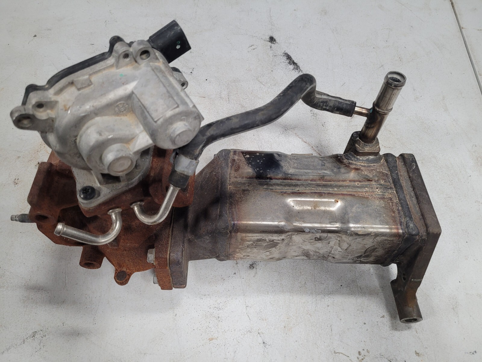 GMC CHEVY 6.6L DURAMAX LML DIESEL EGR COOLER AND VALVE (12645820 / ...