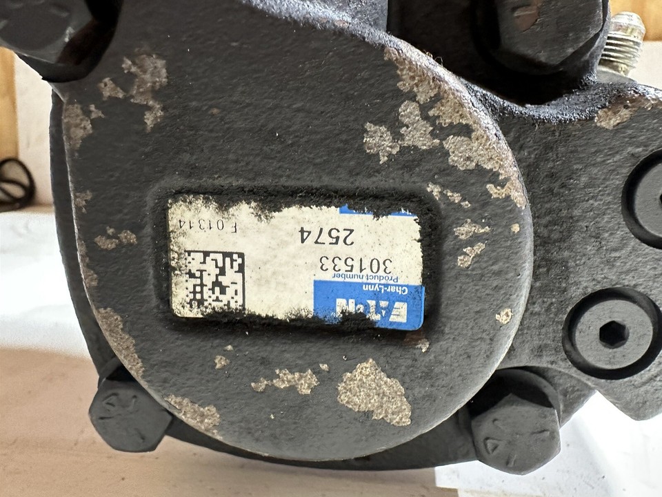 PowerBoss TSS/82 Hydraulic Motor 4000 Series Main Drive Part Number ...