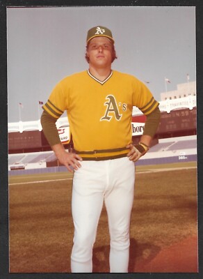 1977 ASG Wayne Gross ATHLETICS UNSIGNED 3-1/2 x 4-7/8 ORIGINAL SNAPSHOT ...