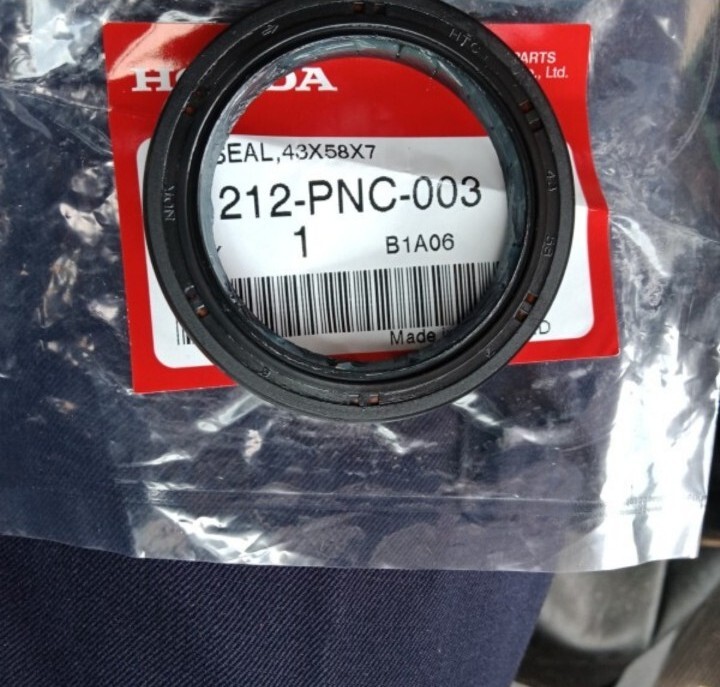 Genuine Honda CR-V 2002-2006 Engine Crankshaft Seal 91212-PNC-003 ...