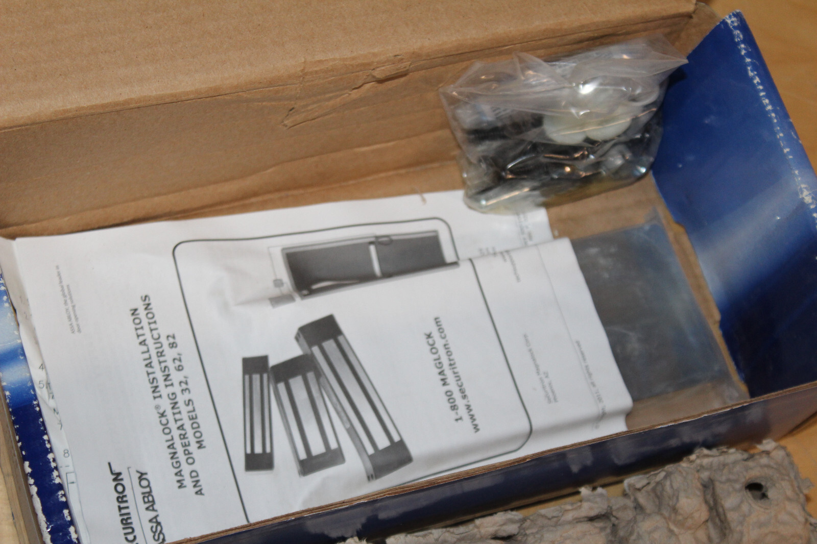 Securitron+M62FB+M62+Face+Mount+1200+lbs.+Holding+Force+Magnalock for ...