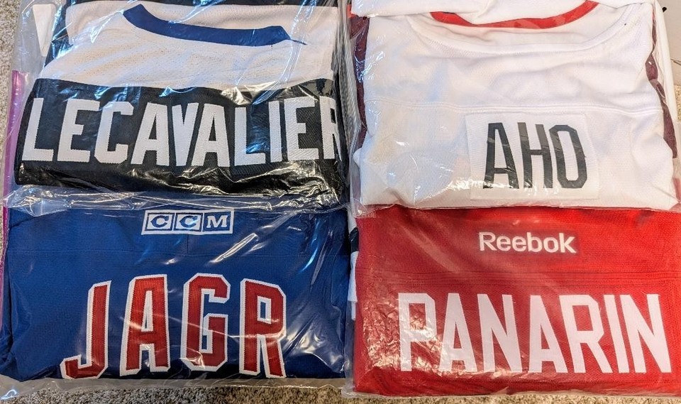 ROBERT THOMAS * DOUBLE BOX * Read * PYP Autographed Hockey 2 Jerseys ...