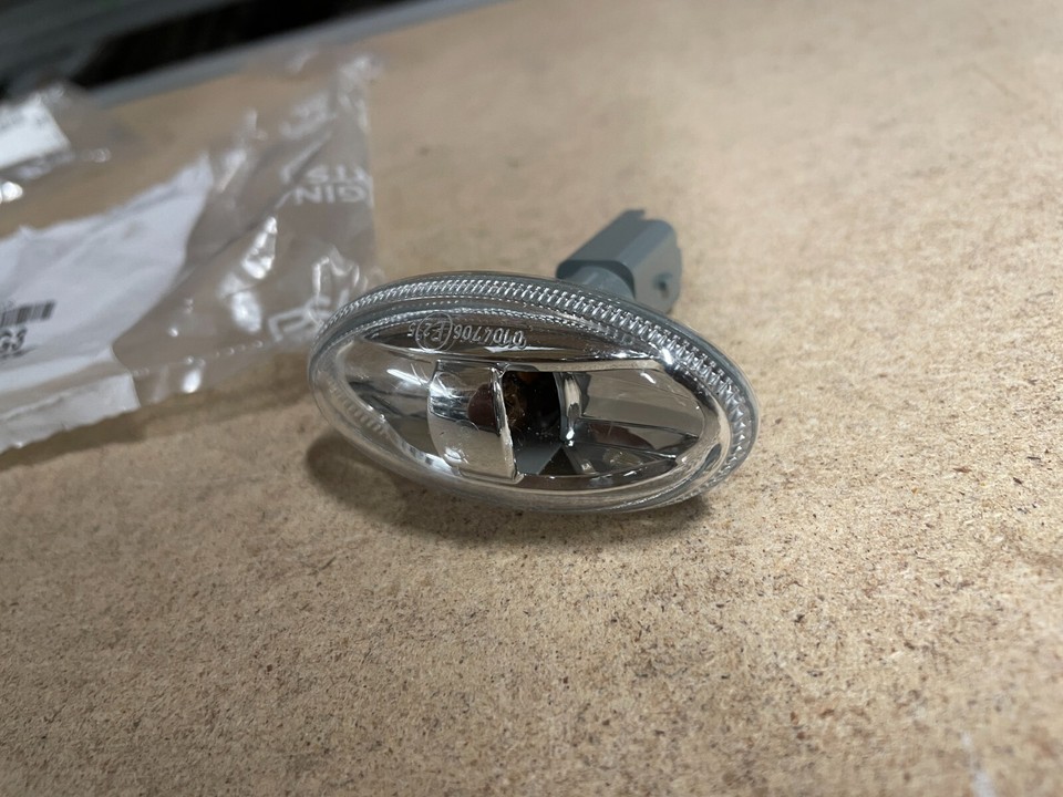 GENUINE SIDE INDICATOR LAMP CITROEN C1 C2 PEUGEOT 107 108 206 301 6325 ...