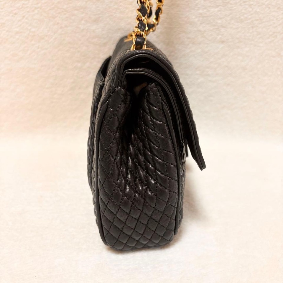 BALLY Quilted Chain Strap shoulder bag in Black Leather Gold Hardware ...