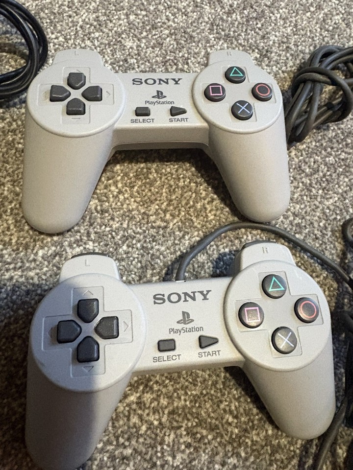 Sony PlayStation Classic Mini Console, 2 controllers. 20 built in games ...