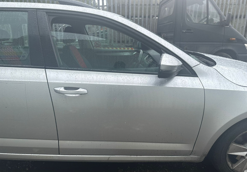 SKODA OCTAVIA SE 2012 - 2020 DOOR DRIVER SIDE FRONT RIGHT O/S SILVER ...