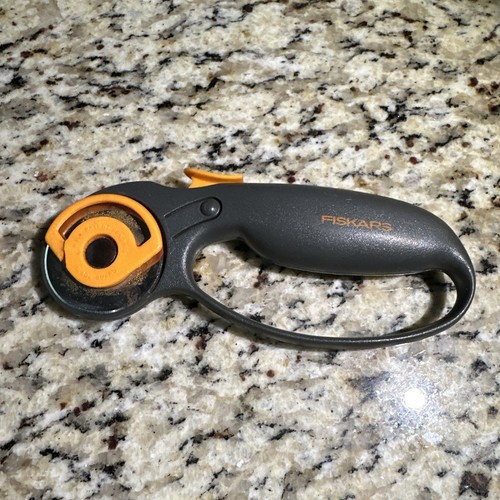 Fiskars Rotary Cutter 45mm Use for Sewing or Crafting Great Condition ...