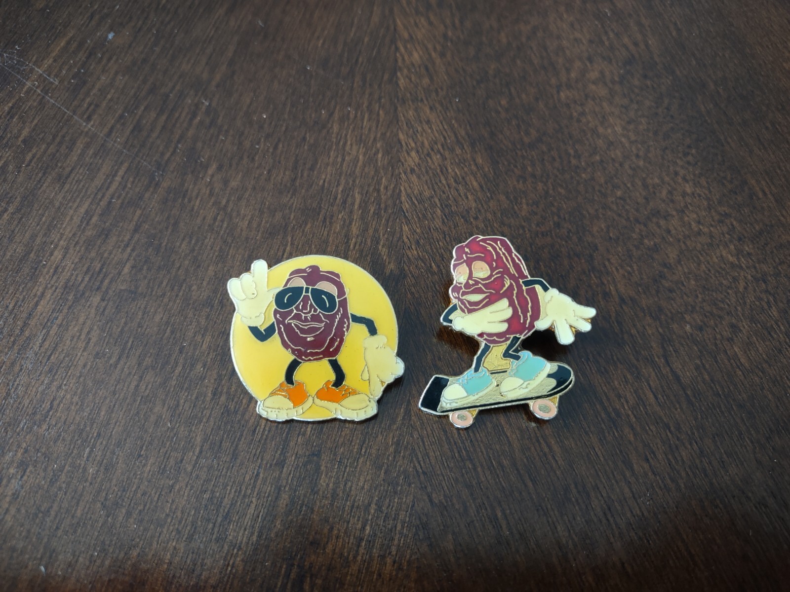 Vintage 1988 Applause The California Raisins Skateboard w/ Blue Shoes ...