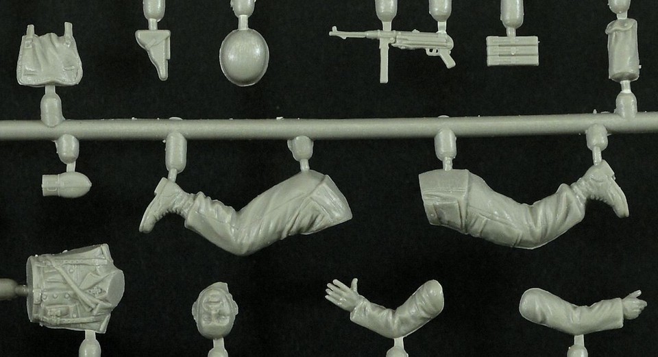 MASTER BOX 35157 Figure Kit 1:35 US and German paratroopers South of ...