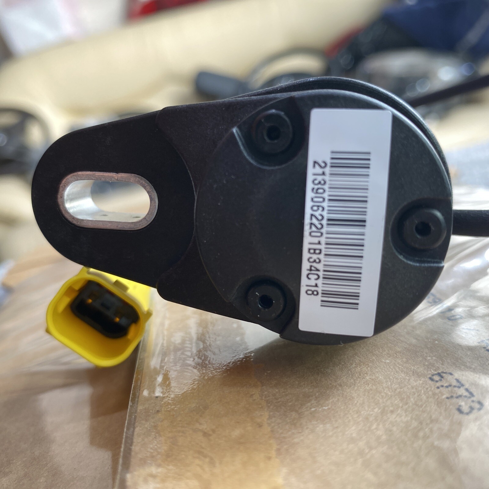 A2139062201 GENUINE MERCEDES BENZ W213 W238 W257 C257 BONNET HINGE ...